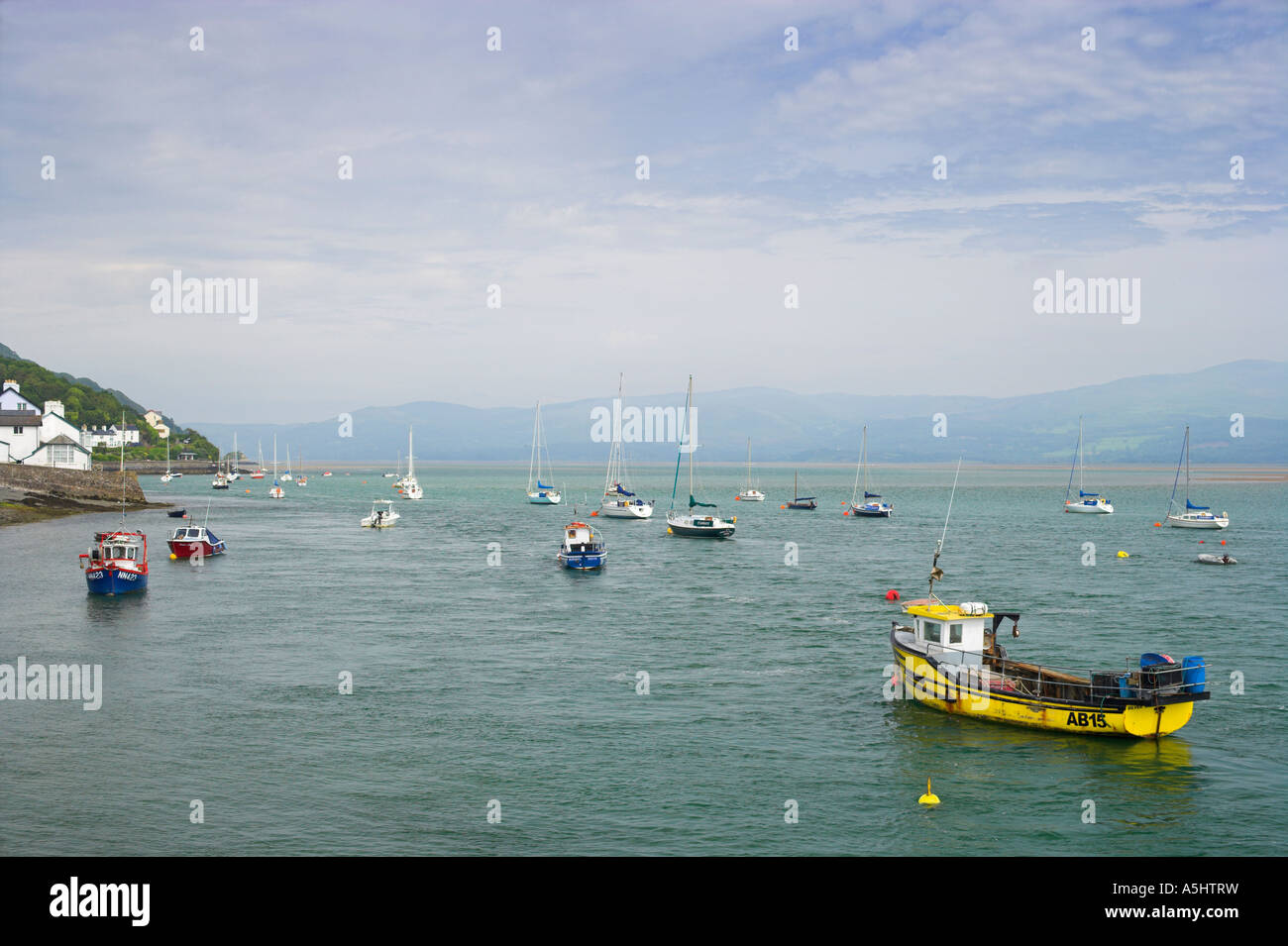 River Dovey or Afon Dyfi Estuary from Aberdovey promenade looking ...