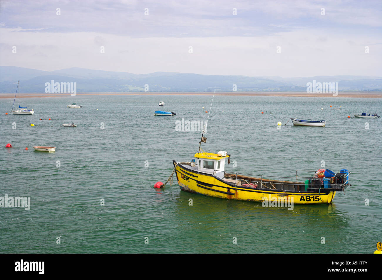 River Dovey or Afon Dyfi Estuary from Aberdovey promenade Stock Photo ...