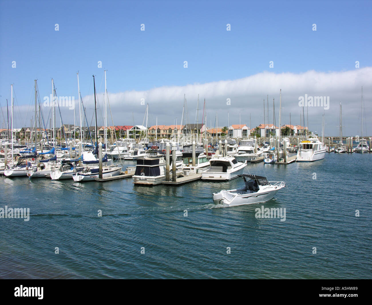 Adelaide south australia white clouds hi-res stock photography and ...