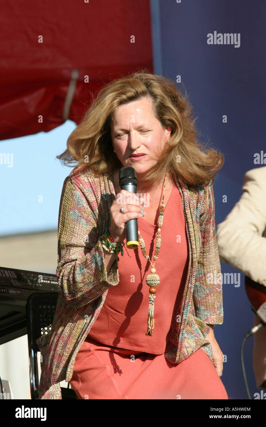 Barbara dickson singer hi-res stock photography and images - Alamy