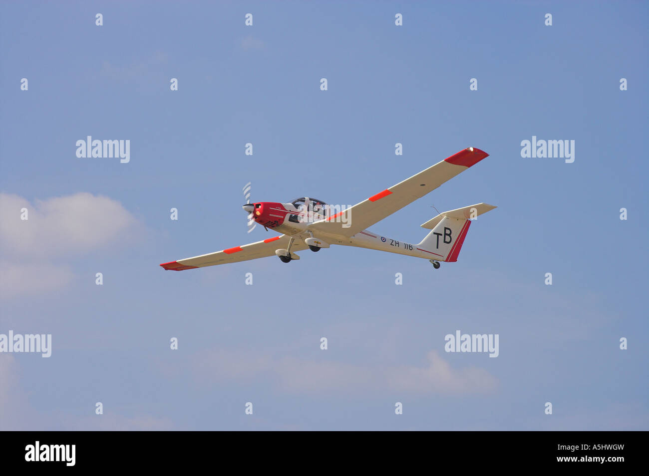 Fox Glider overflies at Farnborough 2006 Pilot visible Stock Photo - Alamy