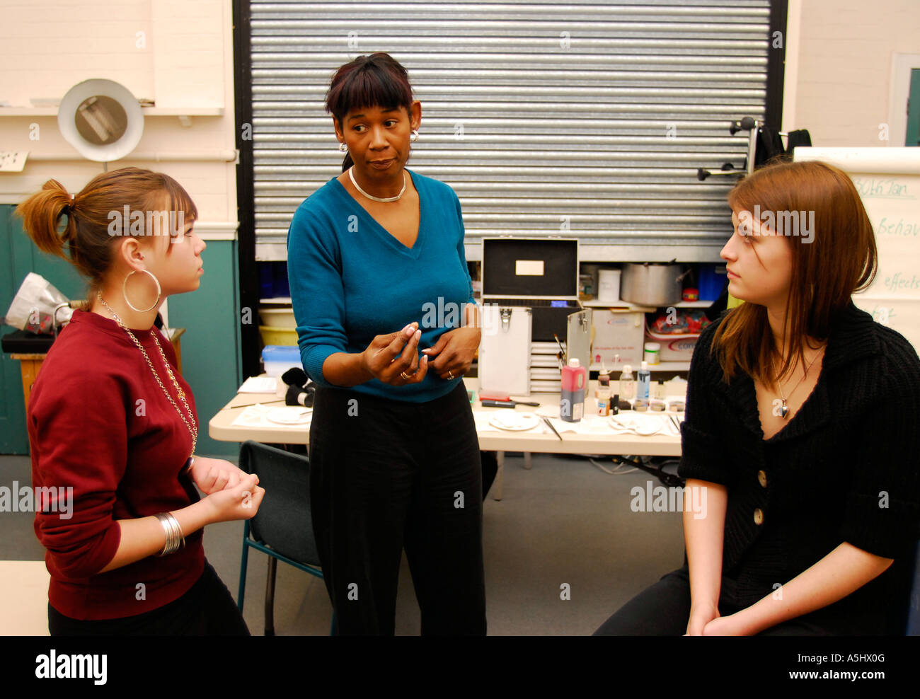 Secondary school pupil uk hi-res stock photography and images - Alamy