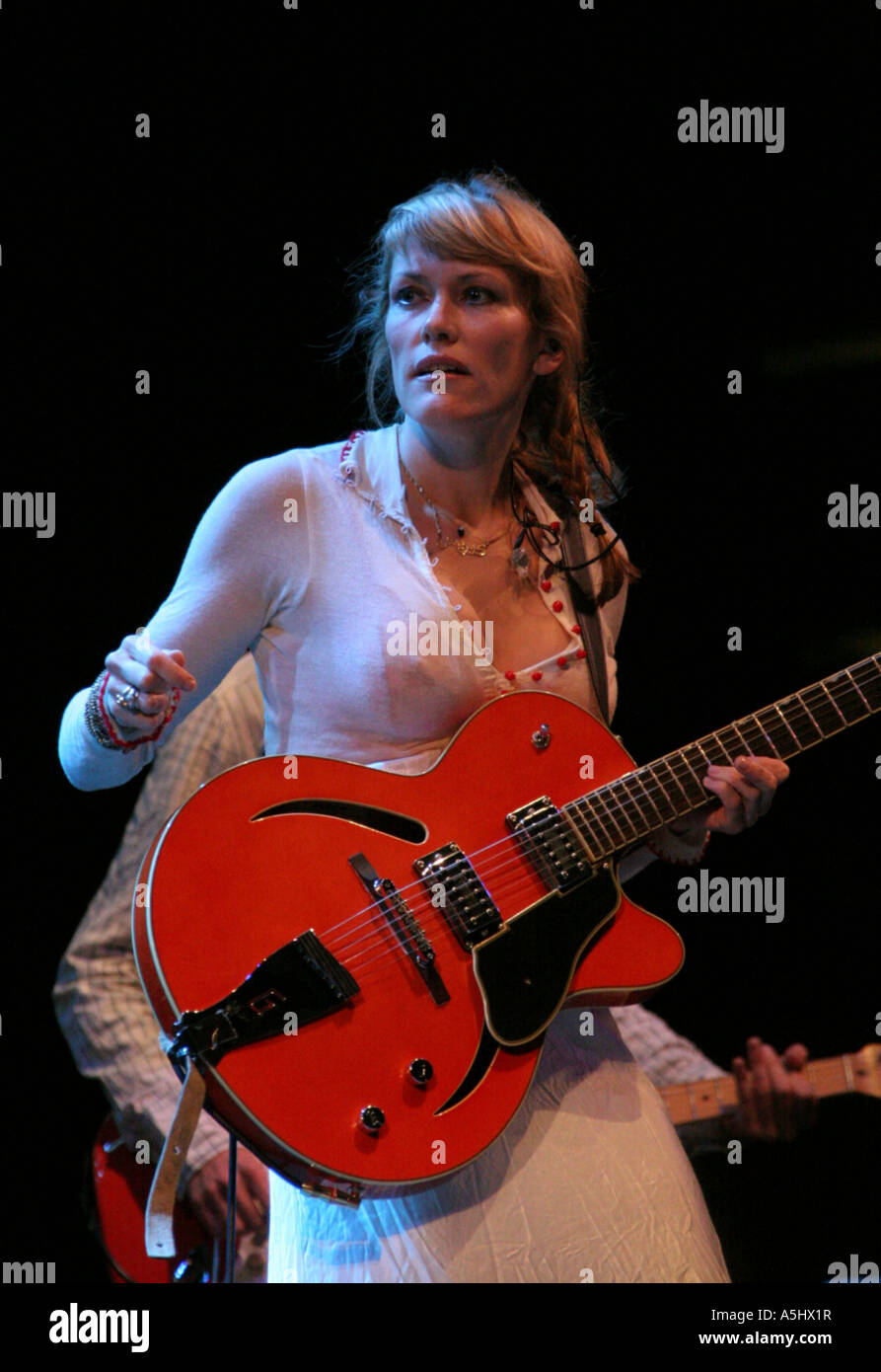 Catatonia singer cerys matthews hi-res stock photography and images - Alamy