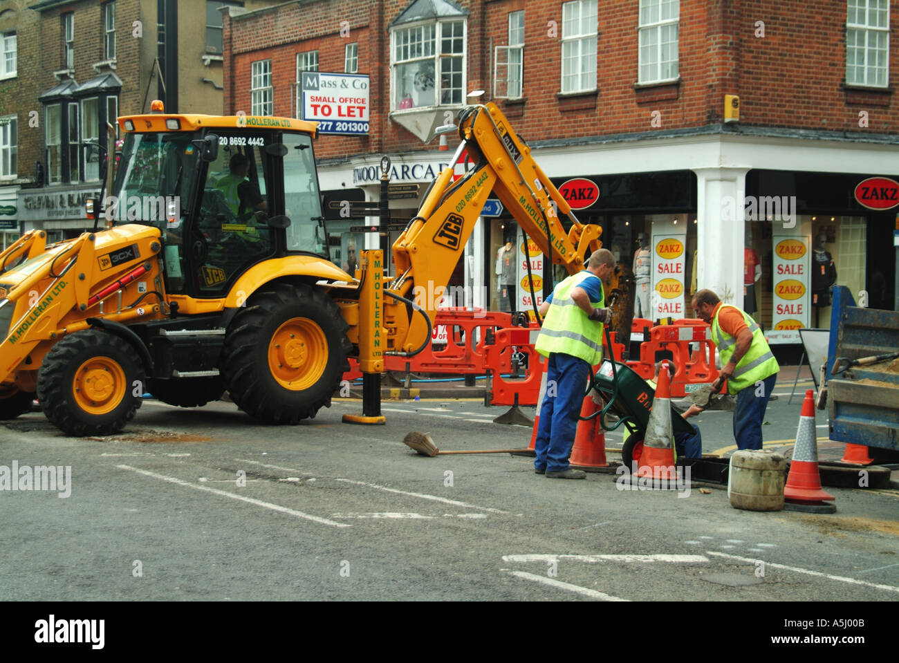Messy roadworks hi-res stock photography and images - Alamy