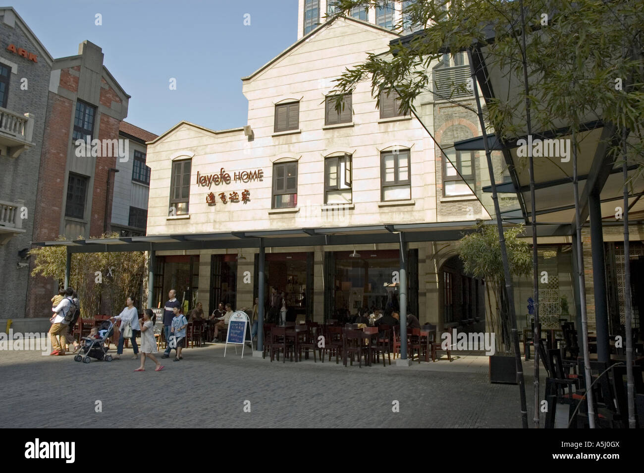 Family leaving a Cafe, Restaurant, in Xi Tian Di Square, Shanghai Stock ...