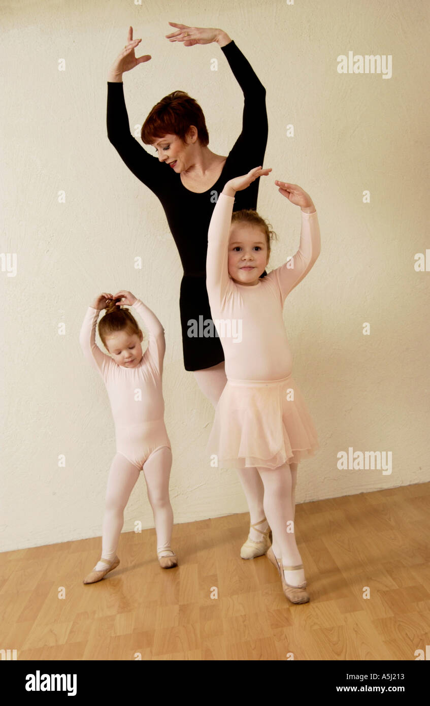 Children ballet pirouette hi-res stock photography and images - Alamy
