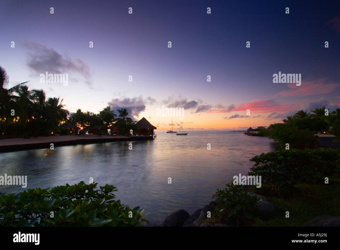 Sunset Beachcomber Intercontinental Hotel Tahiti French Polynesia ...