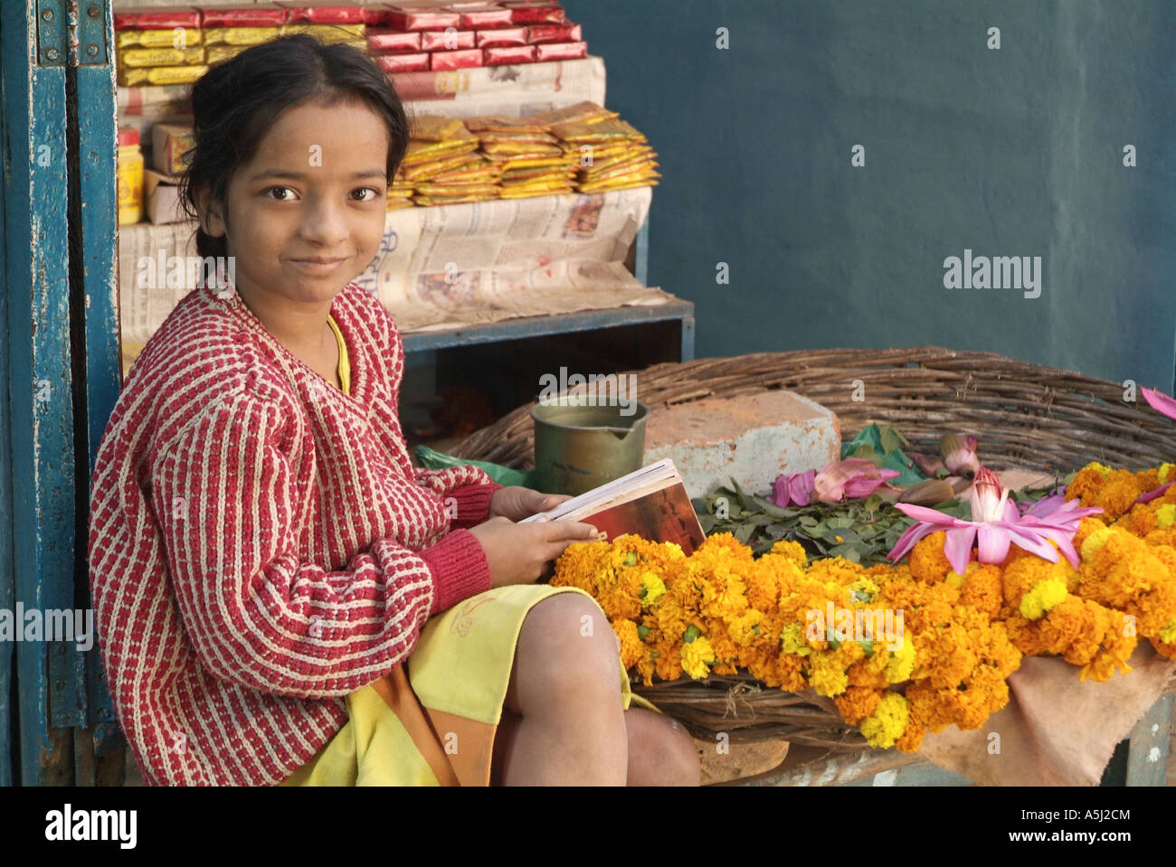 Girl selling flowers in Varanasi, India Stock Photo - Alamy