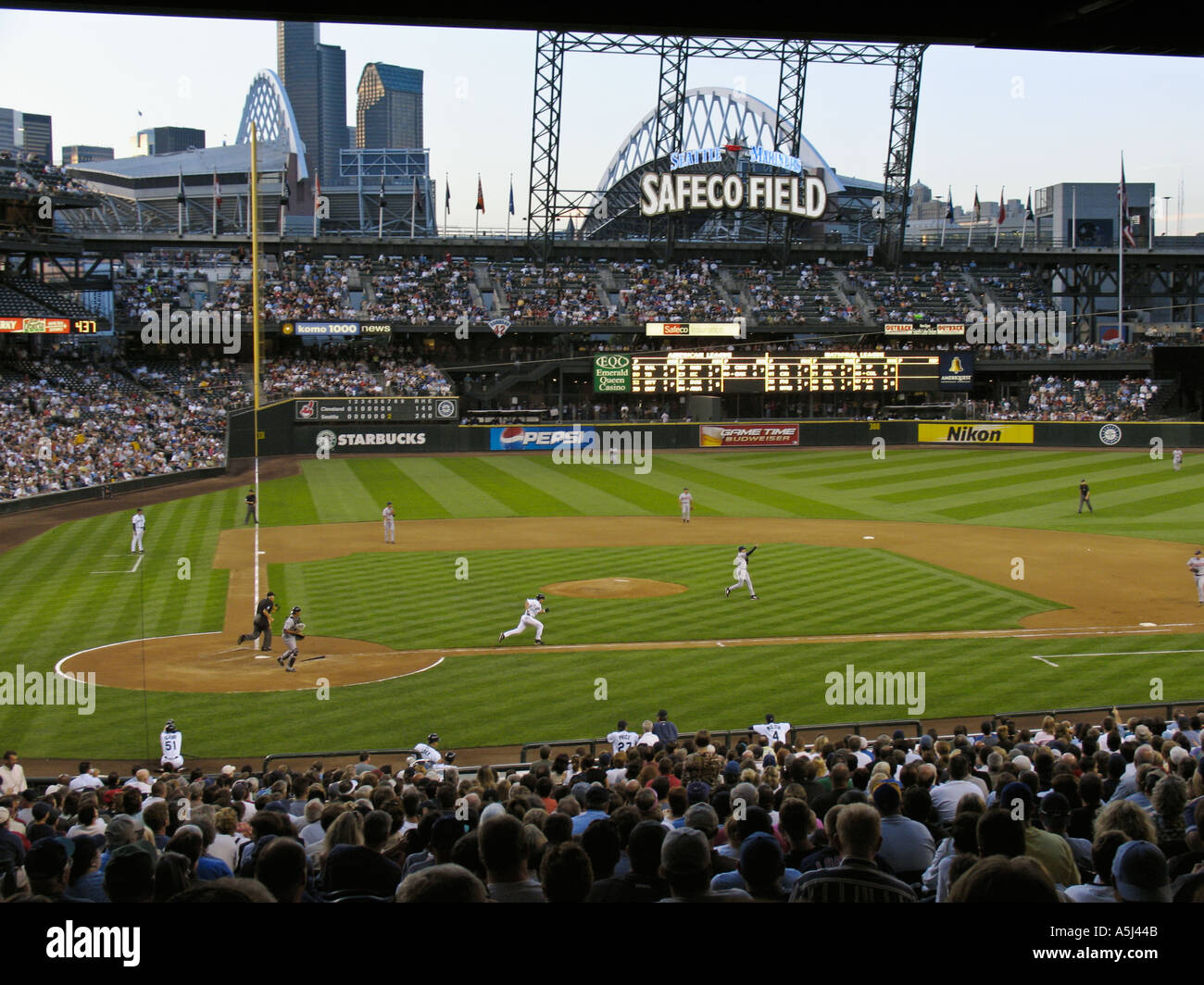 Retractable Roof Baseball High Resolution Stock Photography and Images ...