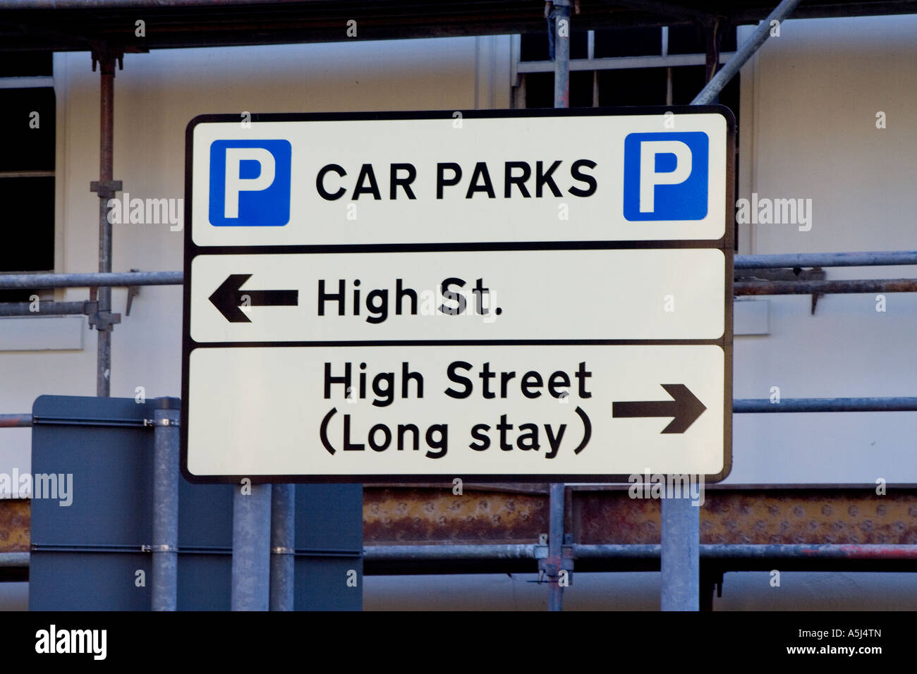 Parking p sign high street hi-res stock photography and images - Alamy