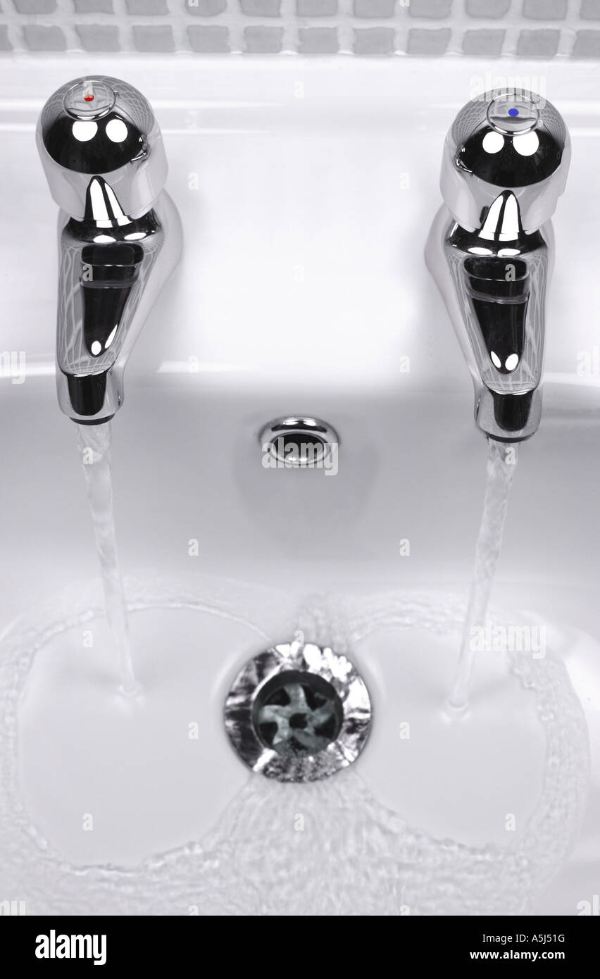 Running water tap black and white hi-res stock photography and images ...