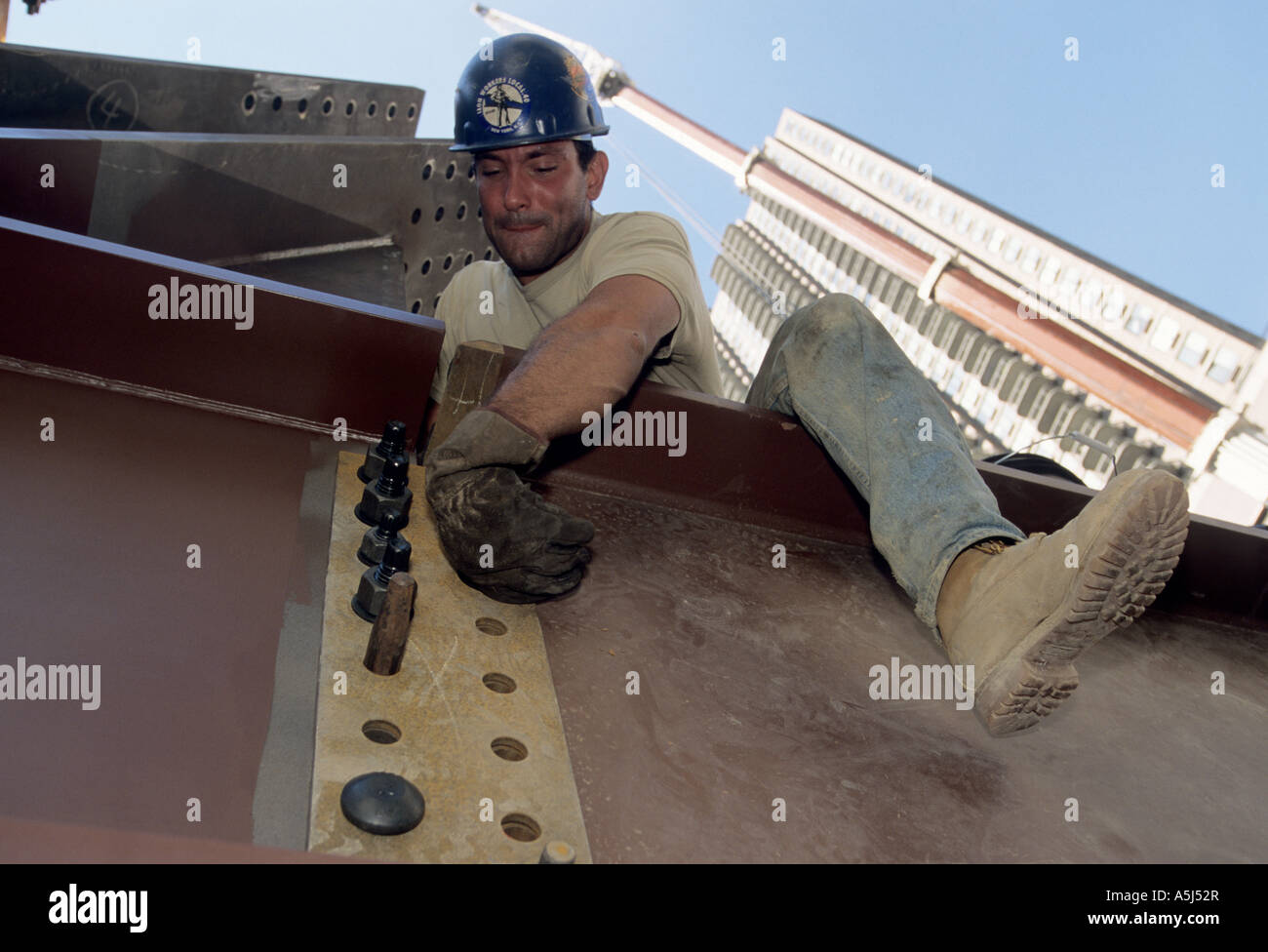 Iron workers beam hi-res stock photography and images - Alamy