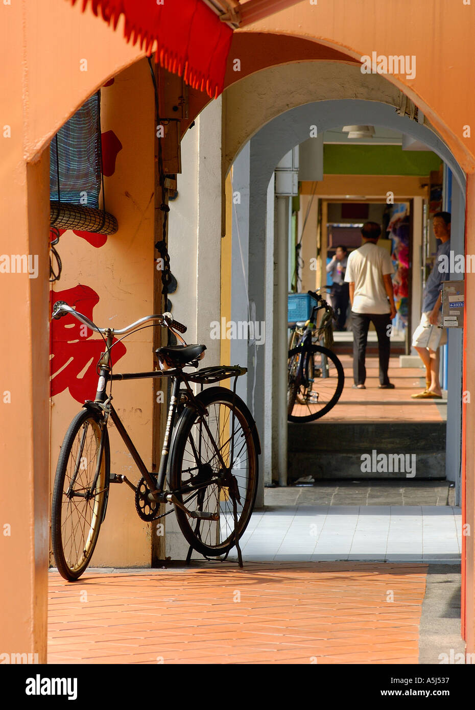 Five foot walkway hi-res stock photography and images - Alamy