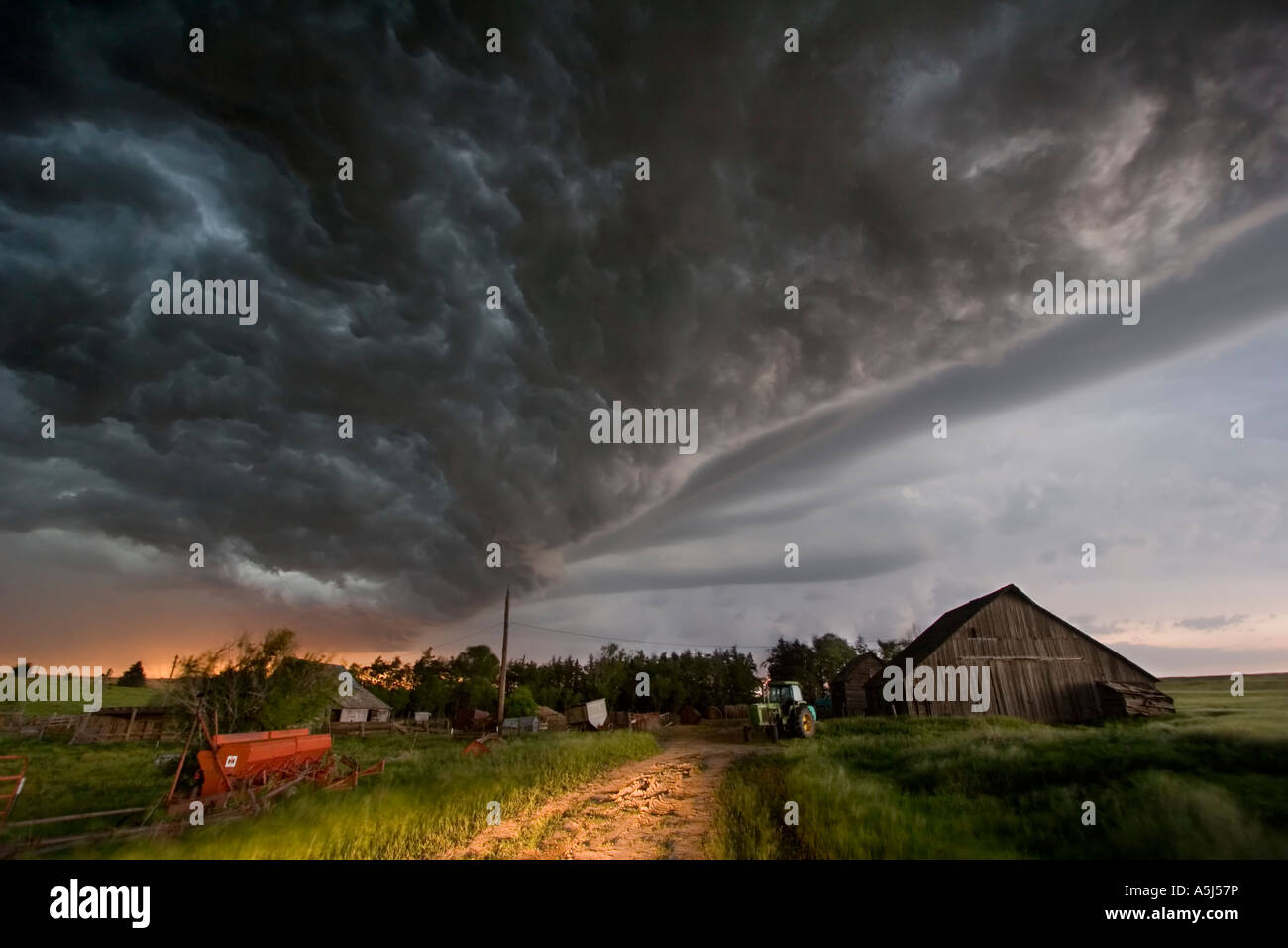 Squall line hi-res stock photography and images - Alamy