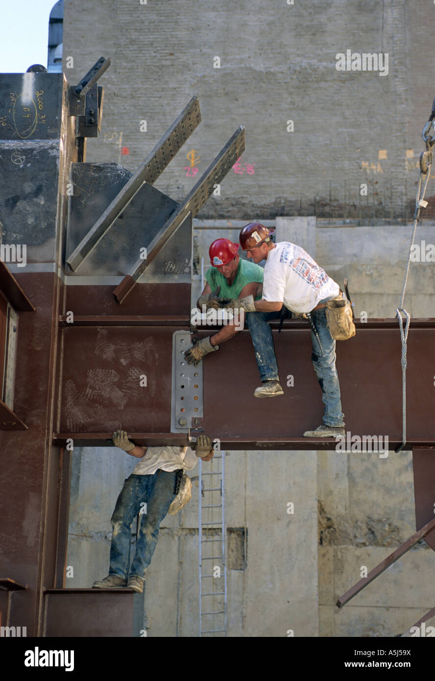 Iron workers beam hi-res stock photography and images - Alamy