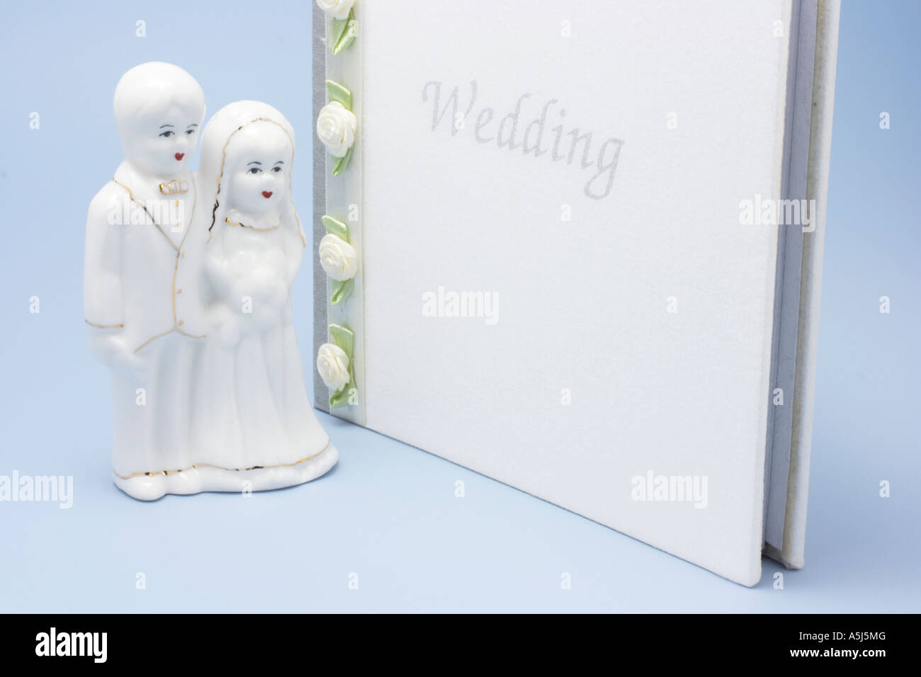 Wedding album bride and groom hi-res stock photography and images - Alamy
