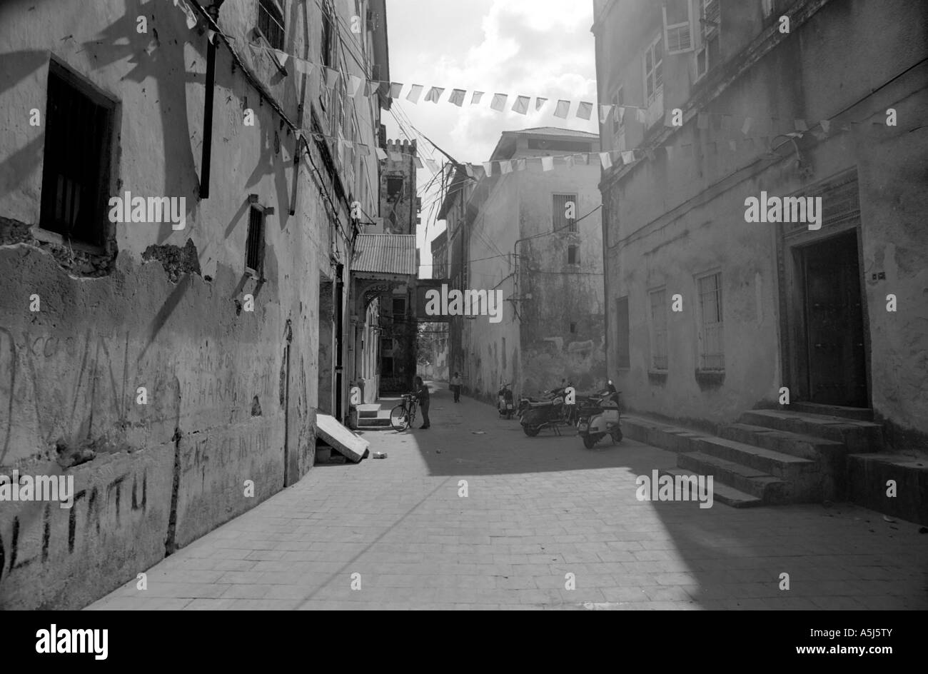 Backstreet in Stone Town Zanzibar, Tanzania Stock Photo - Alamy