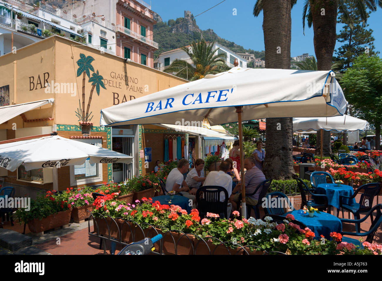 Restaurant cafe outdoor amalfi italy hi-res stock photography and ...