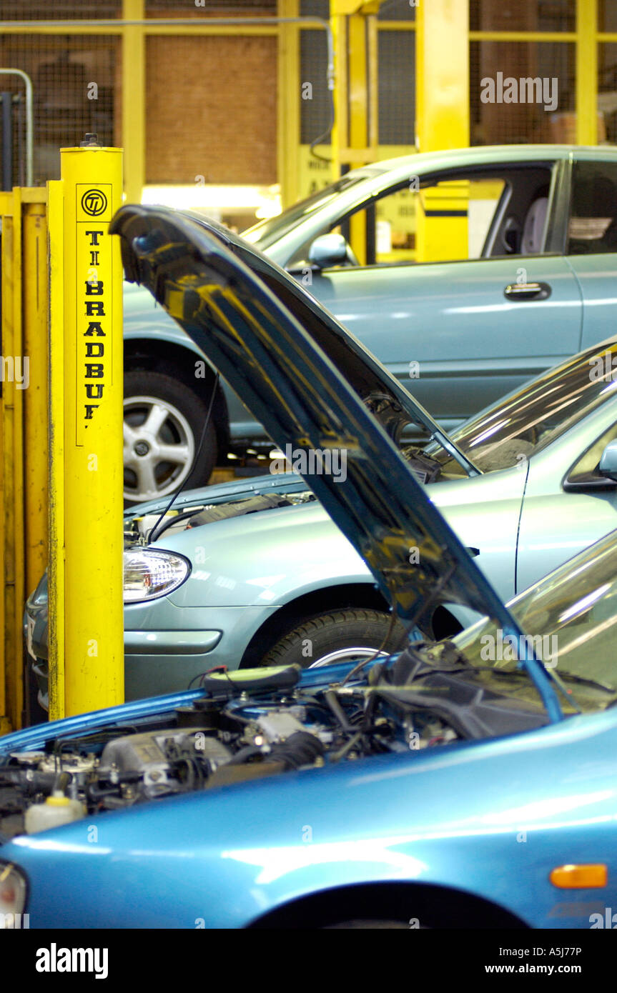 Mechanic car service garage uk hi-res stock photography and images - Alamy