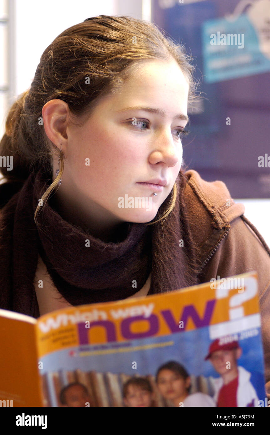 Student in library sixth form hi-res stock photography and images - Alamy