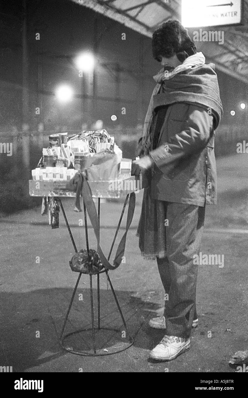 PAR102721 Tea vendor at Varanasi Railway station Varanasi Uttar Pradesh ...