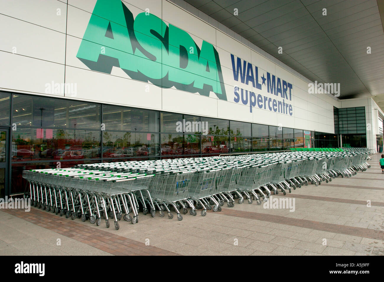Colorful shopping trolleys hi-res stock photography and images - Alamy