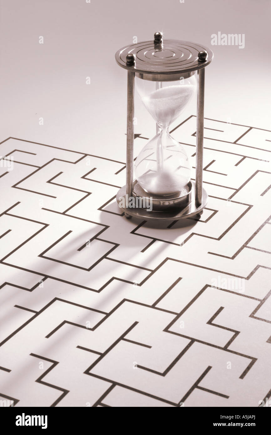 Labyrinth maze vertical hi-res stock photography and images - Alamy