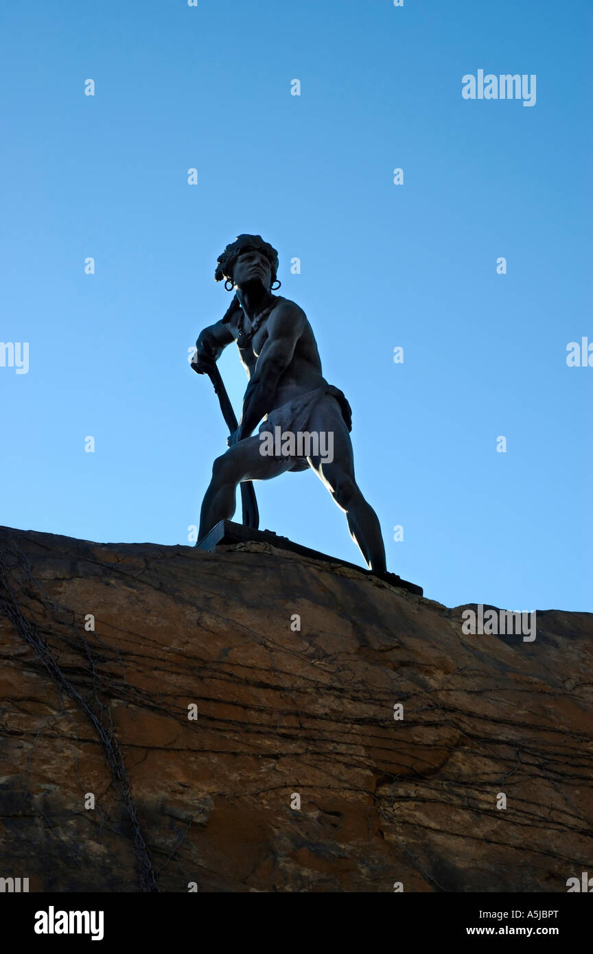 Mapuche statue hi-res stock photography and images - Alamy