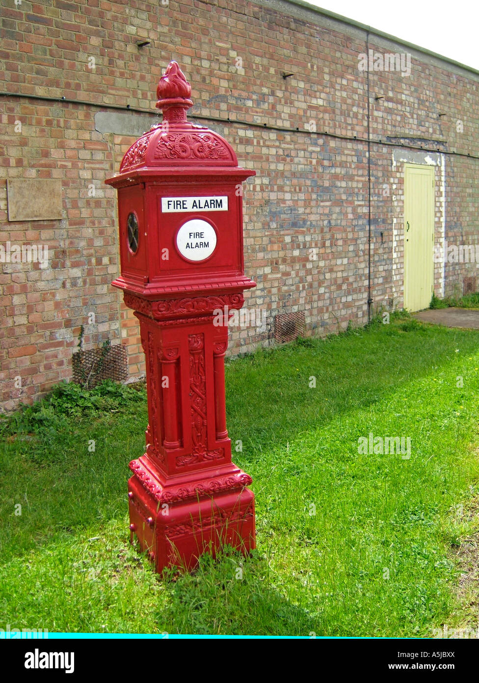Old fire alarm bell hi-res stock photography and images - Alamy