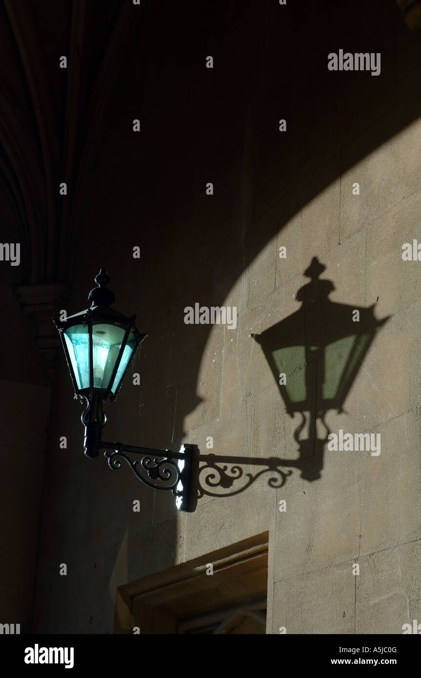 Traditional, old English, bracket street light Stock Photo - Alamy