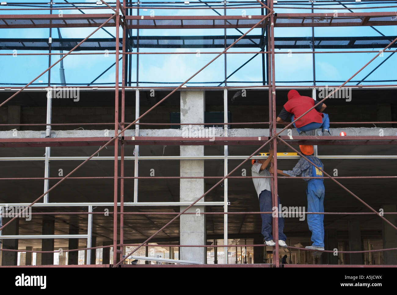 Workers On Scaffolding Stock Photo - Alamy