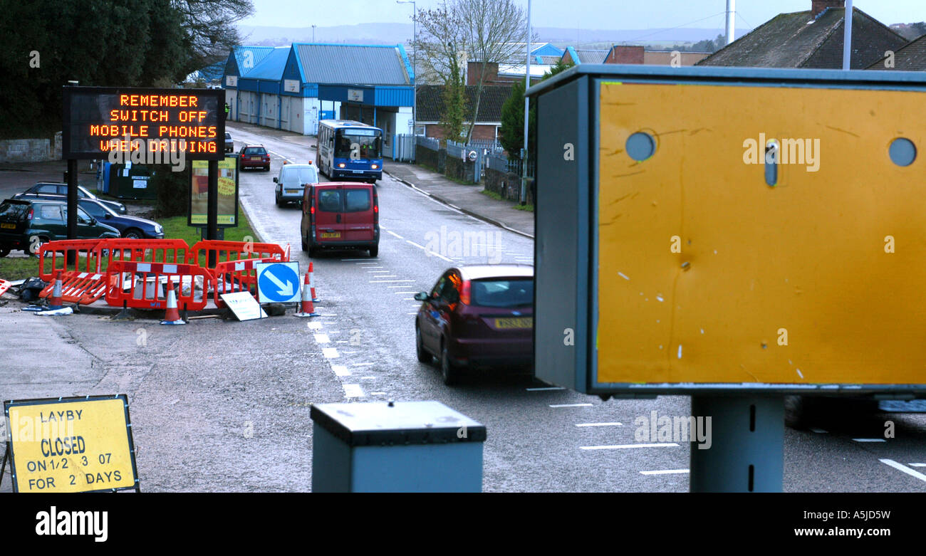 Mobile matrix traffic sign hi-res stock photography and images - Alamy