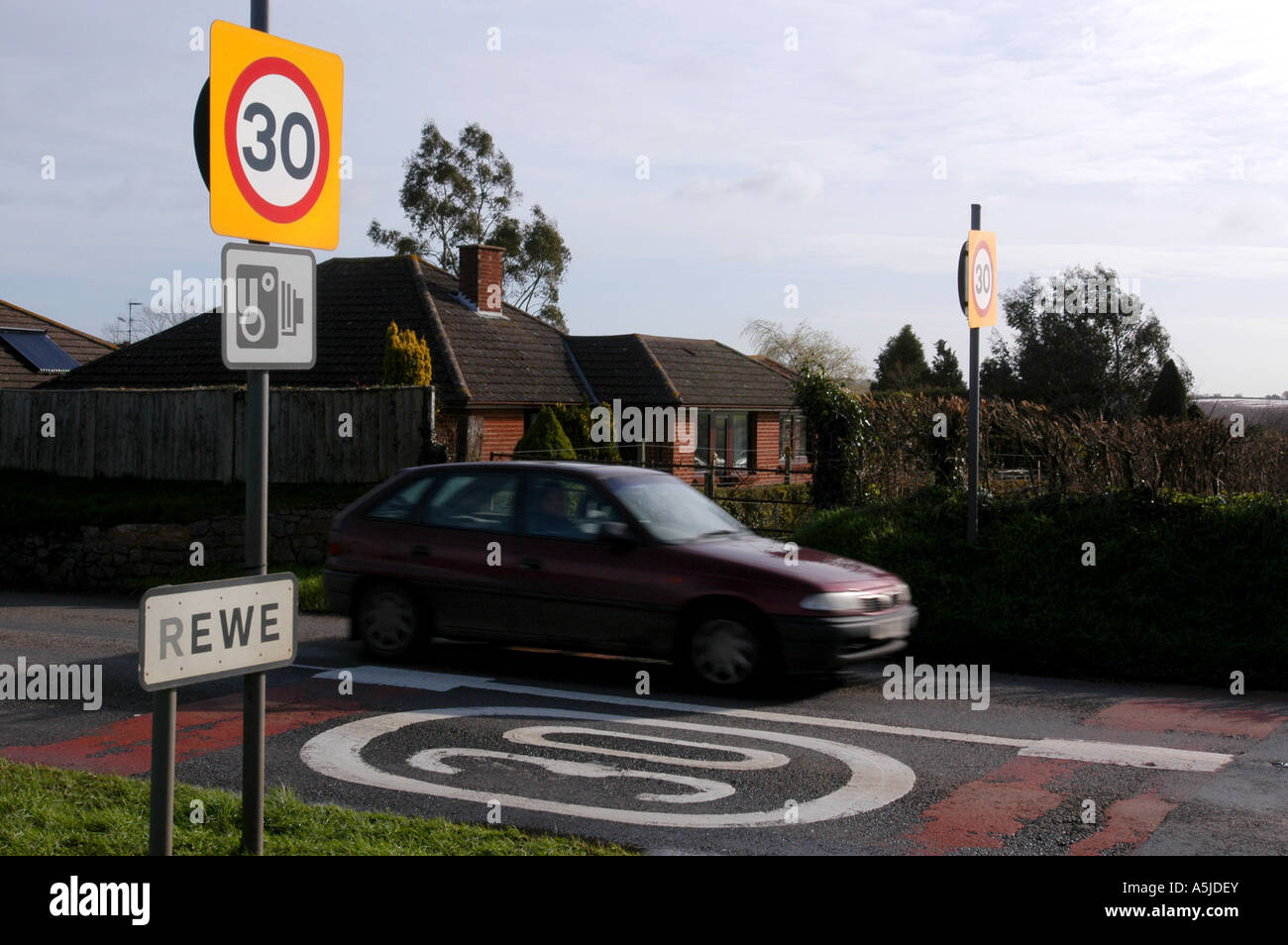 30mph zone hi-res stock photography and images - Alamy