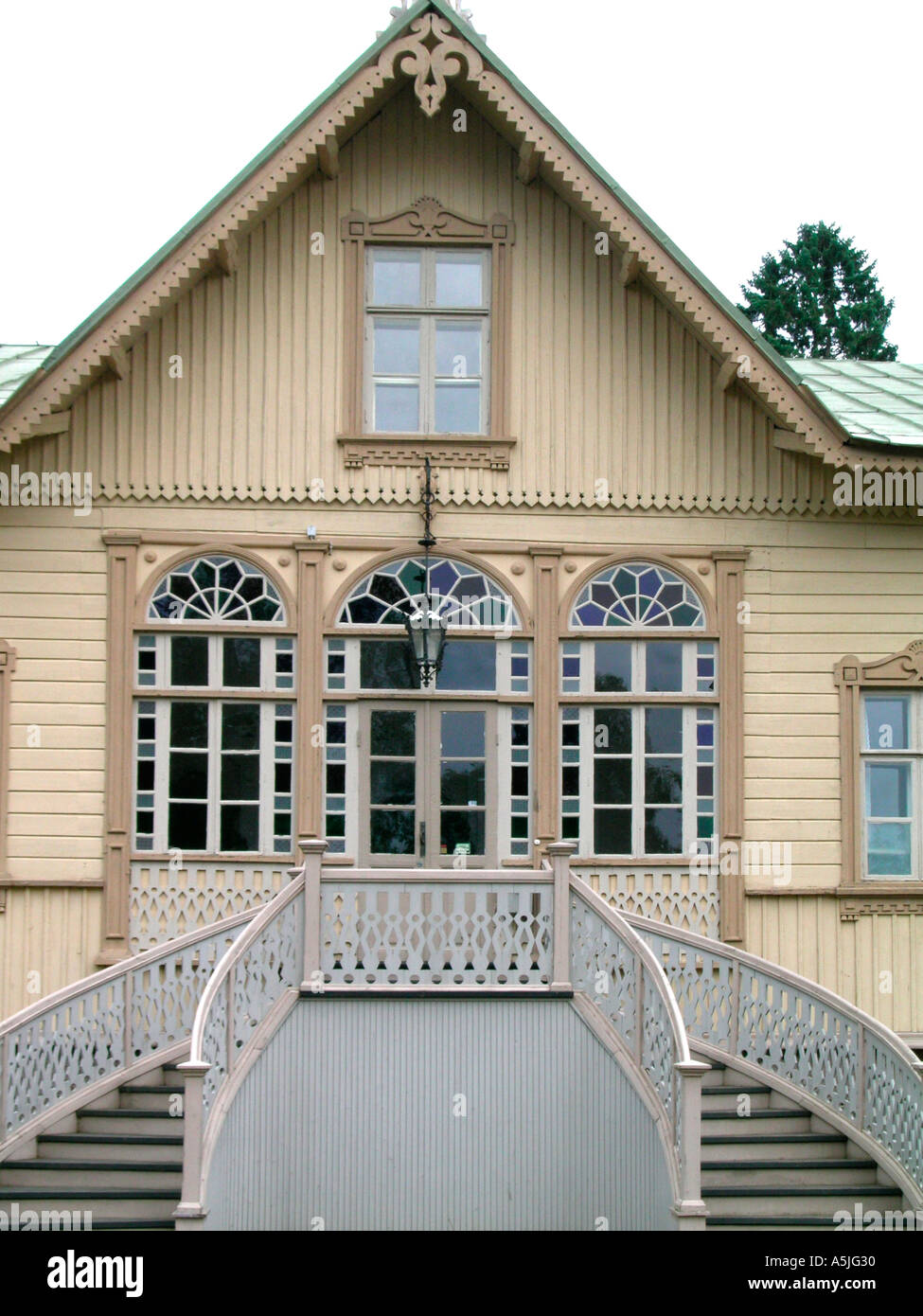Old timber wooden villa mansion hi-res stock photography and images - Alamy