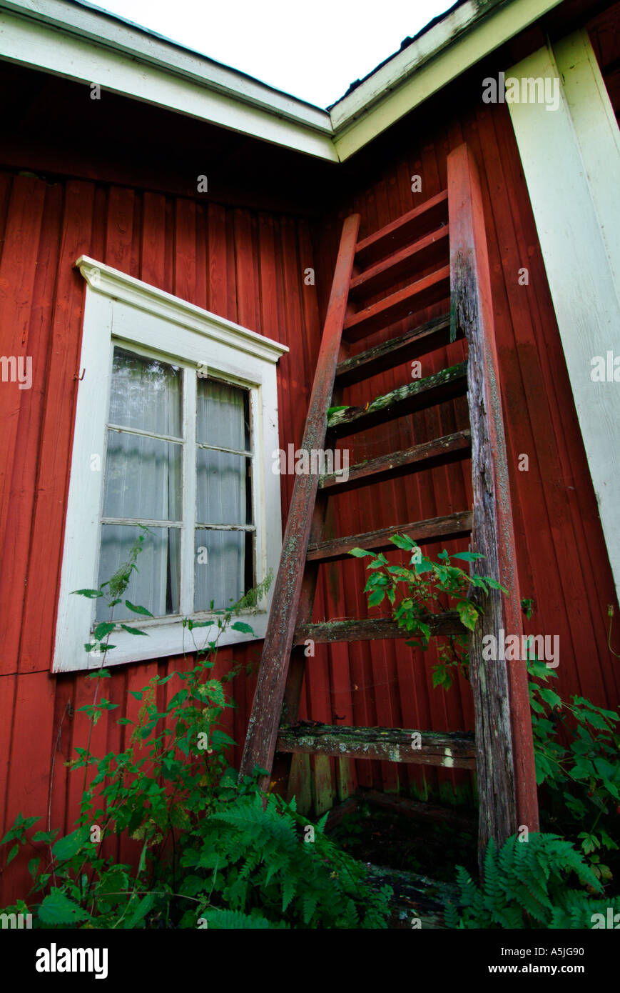 Broken wooden ladder hi-res stock photography and images - Alamy