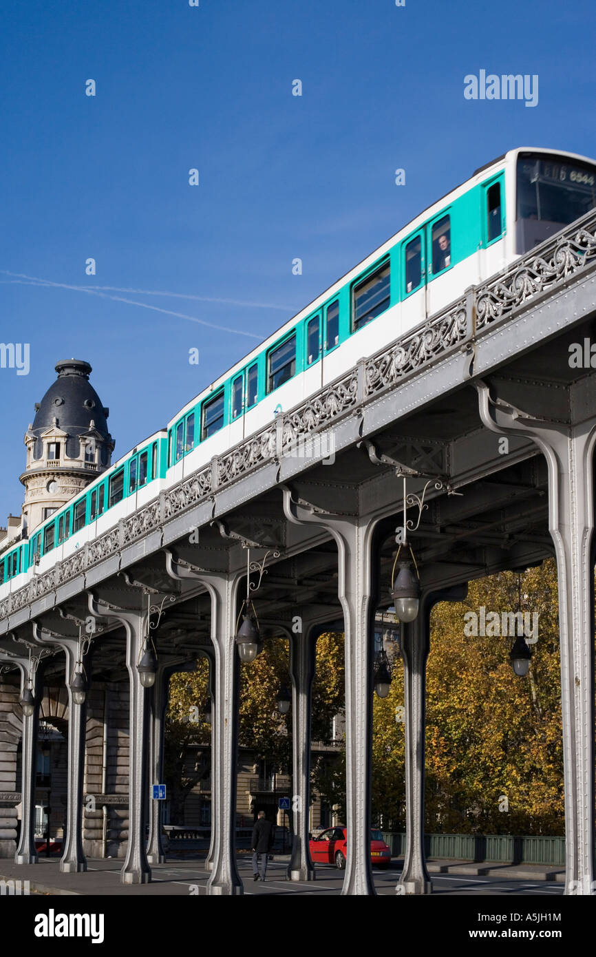 France, Paris, Bir Hakeim bridge, underground train Stock Photo - Alamy