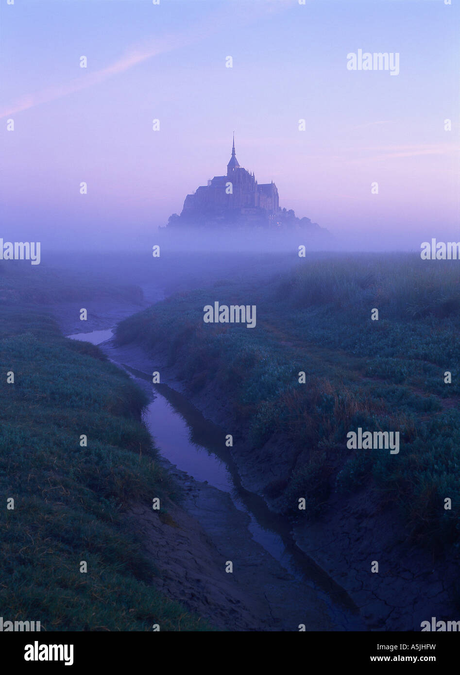 Painting mont saint michel hi-res stock photography and images - Alamy