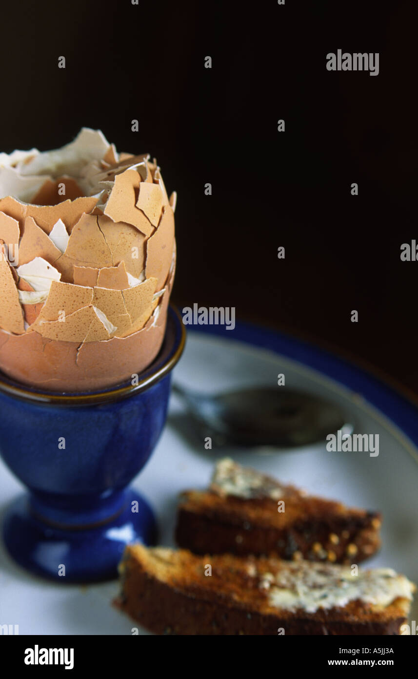 Three upright eggs hi-res stock photography and images - Alamy