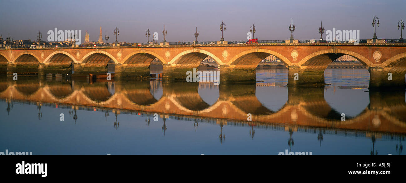 Pont de Pierre (stone bridge) over the Garonne river, Bordeaux. Gironde ...