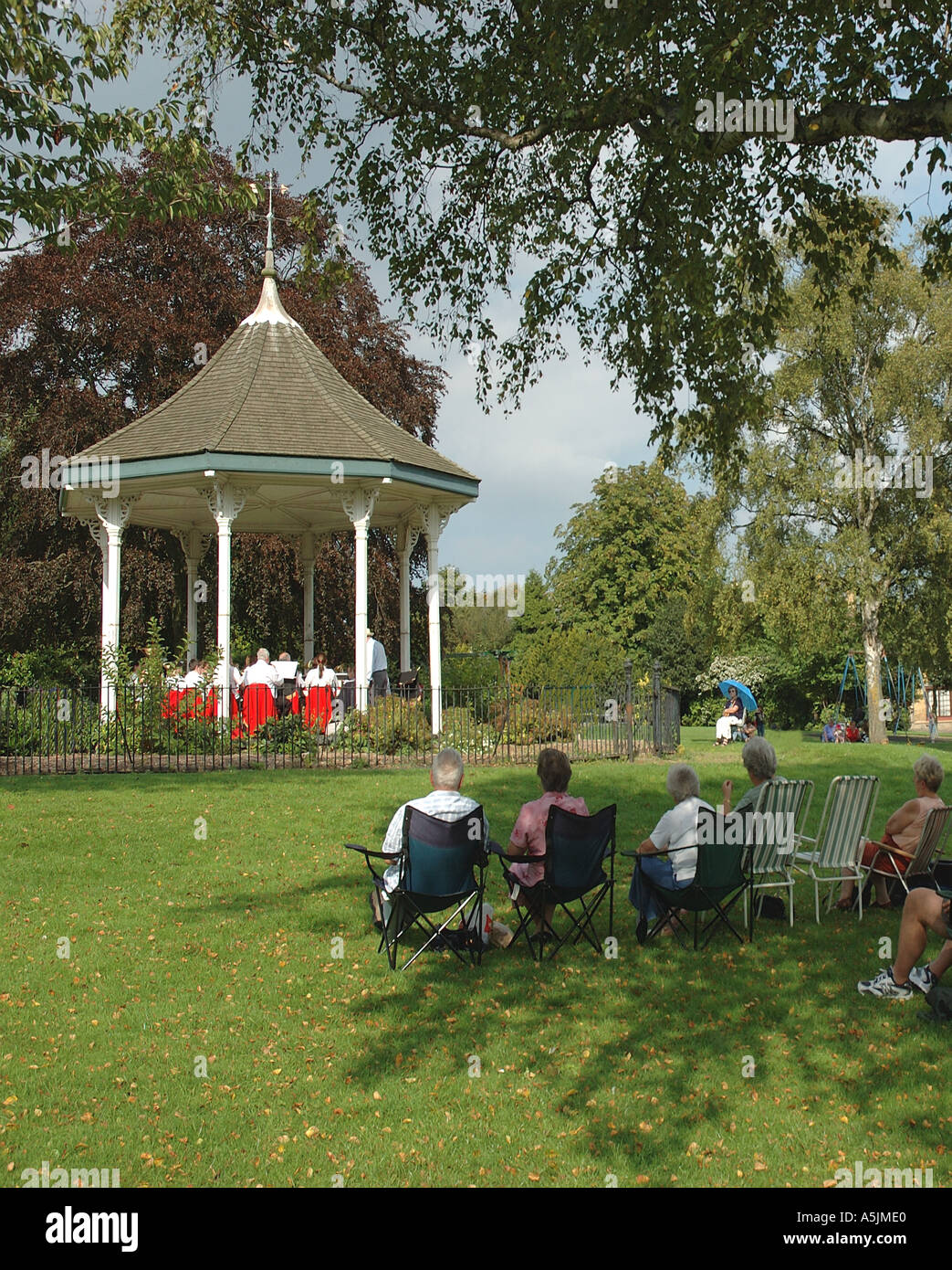 TRADITIONAL ENGLISH TOWN BANDSTAND Stock Photo - Alamy