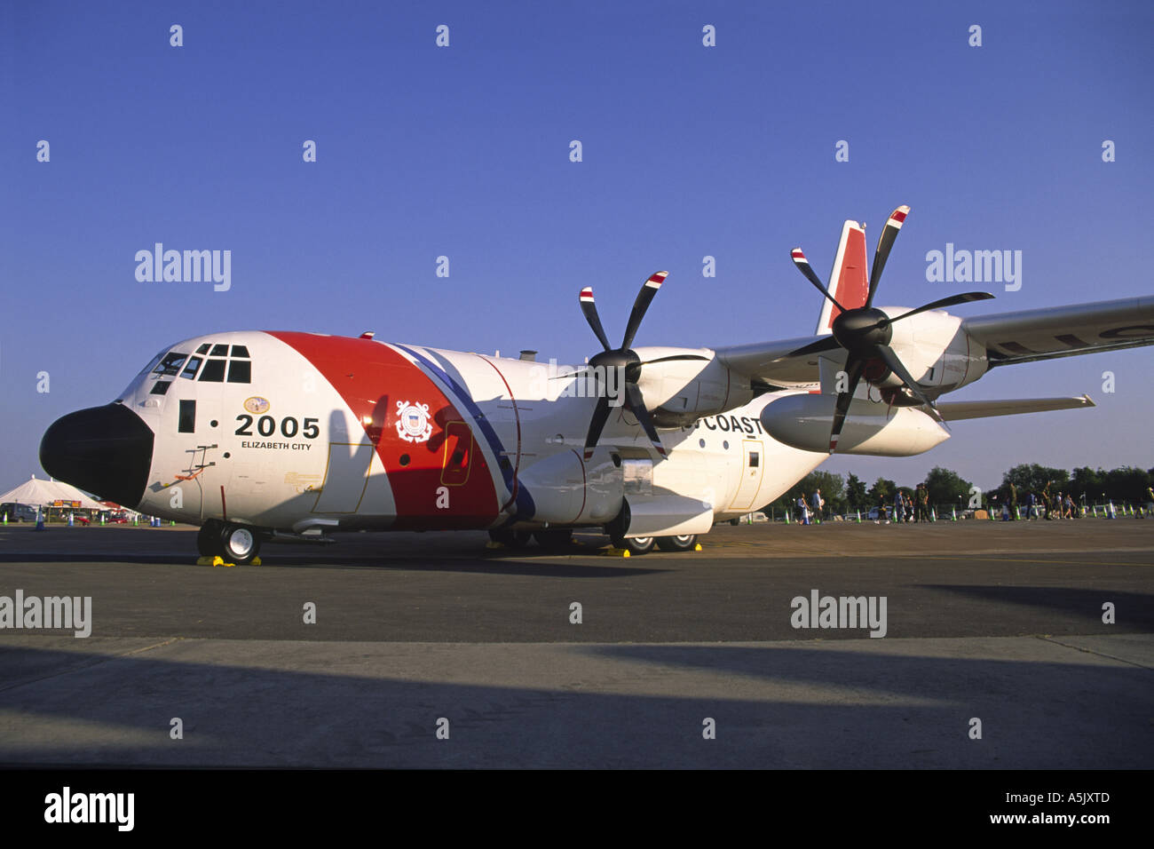 Lockheed c 130 hercules coast guard hi-res stock photography and images ...