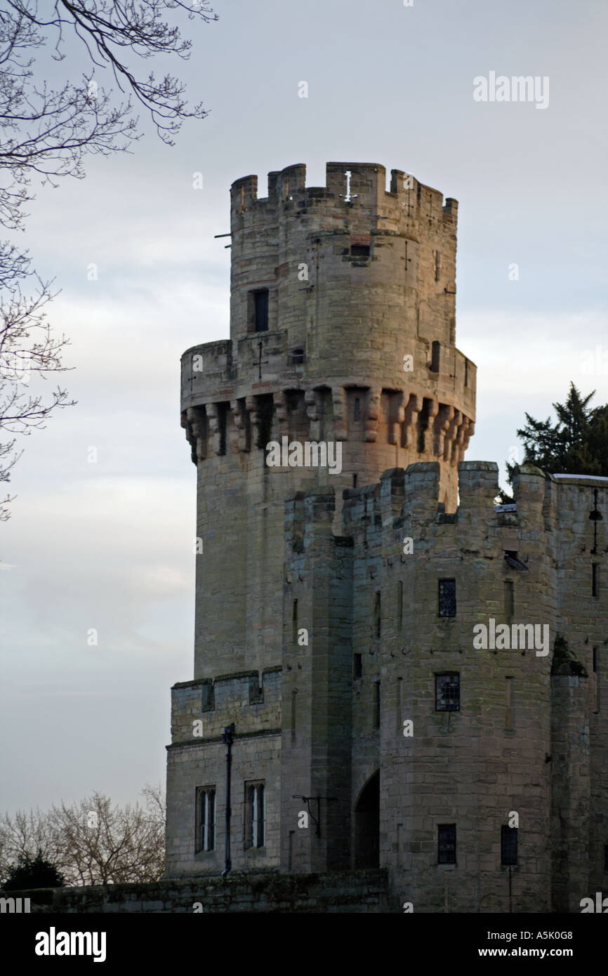 Tower and wall of Warwick Castle Stock Photo - Alamy