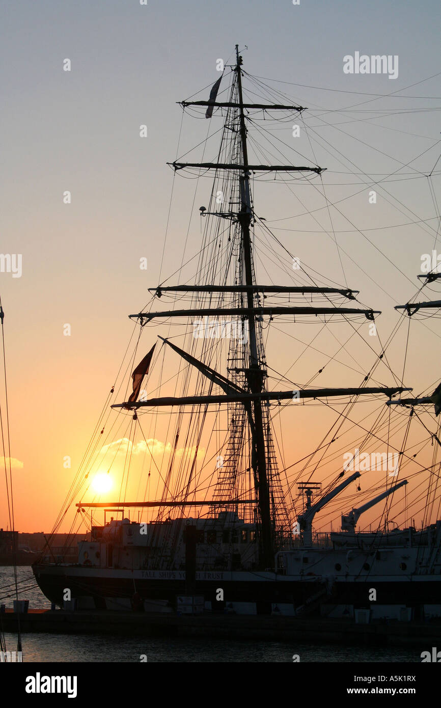 Tall sailing ship naval hi-res stock photography and images - Alamy