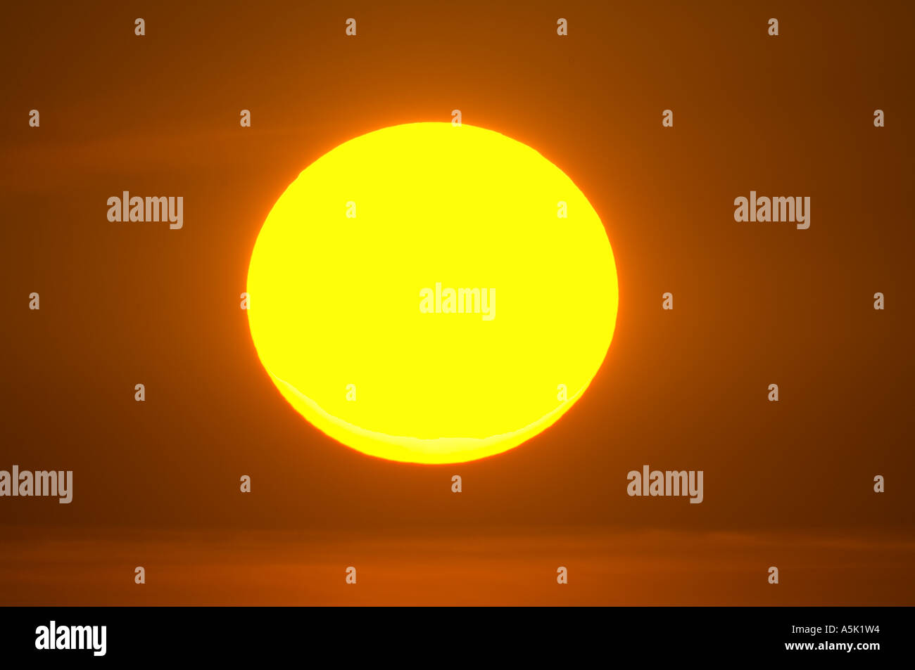 Huge sunset large sun hi-res stock photography and images - Alamy