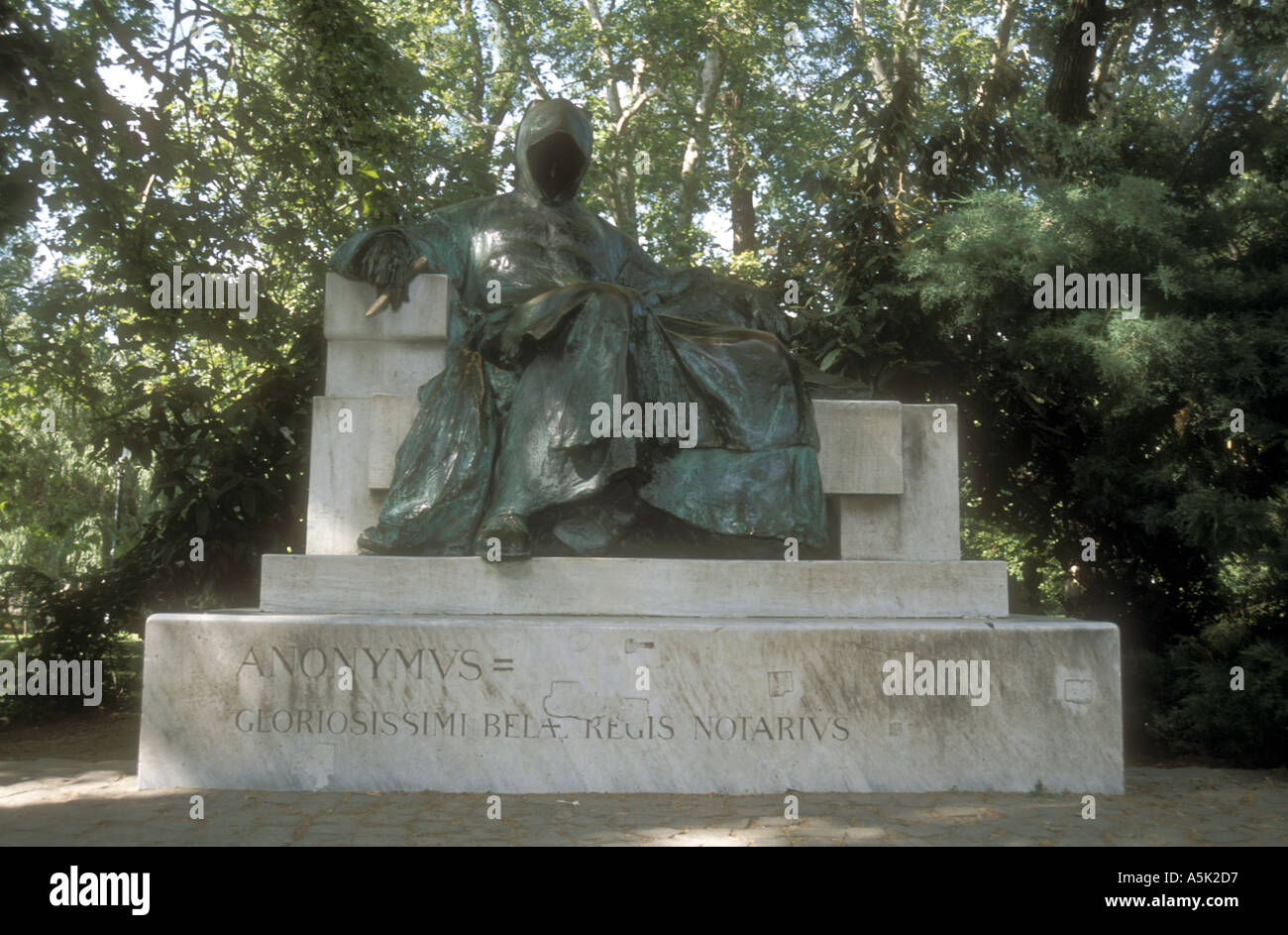 Anonymous statue hi-res stock photography and images - Alamy