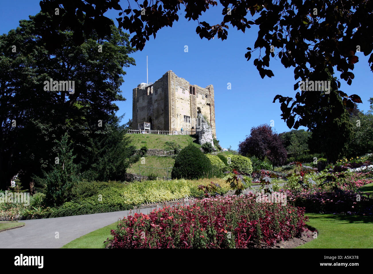 GUILDFORD CASTLE SURREY UK NORMAN KEEP BUILT BY WILLIAM CONQUEROR PHOTO ...