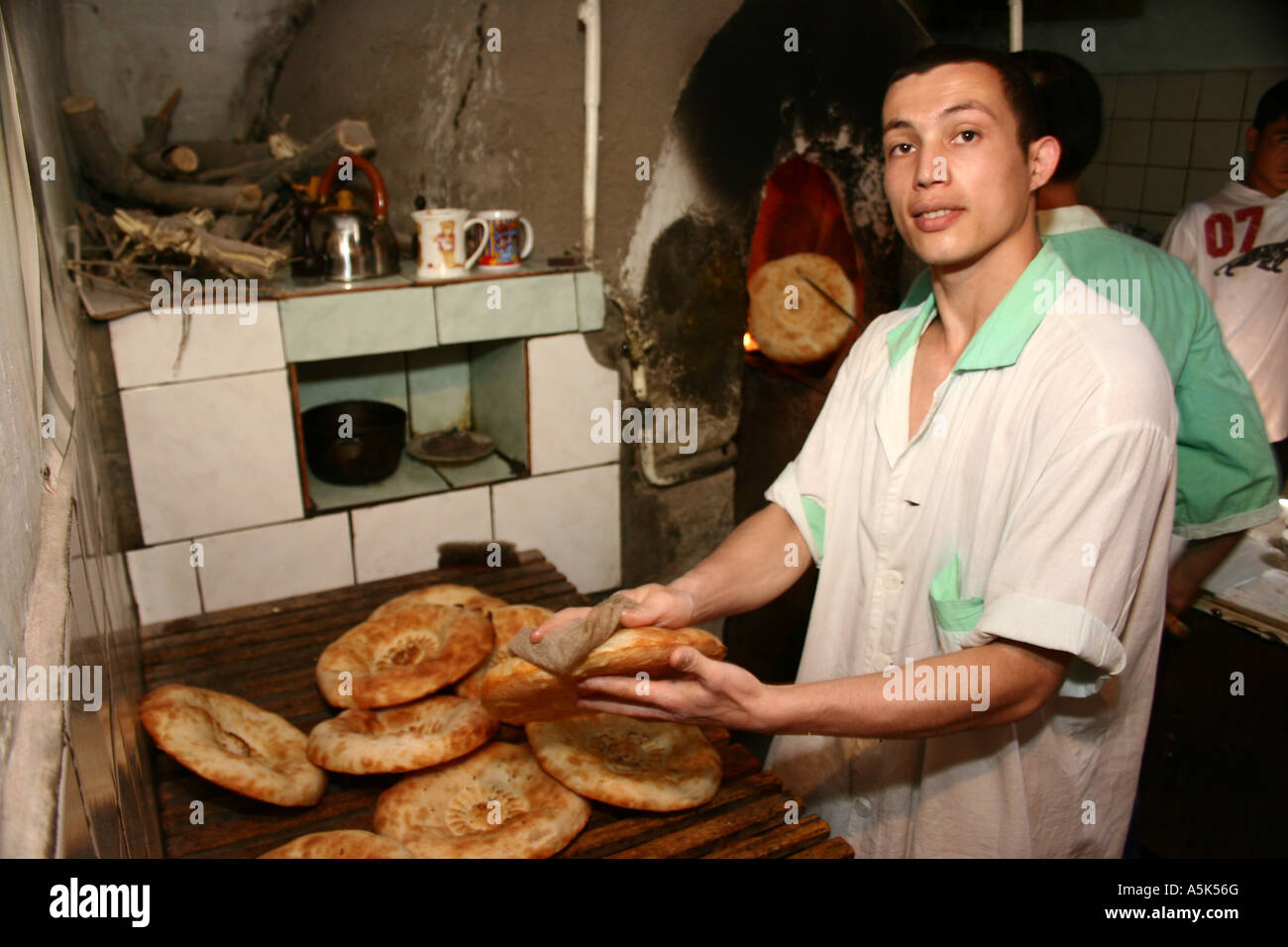 Uzbek bakery, flat cake, Uzbekistan Stock Photo - Alamy