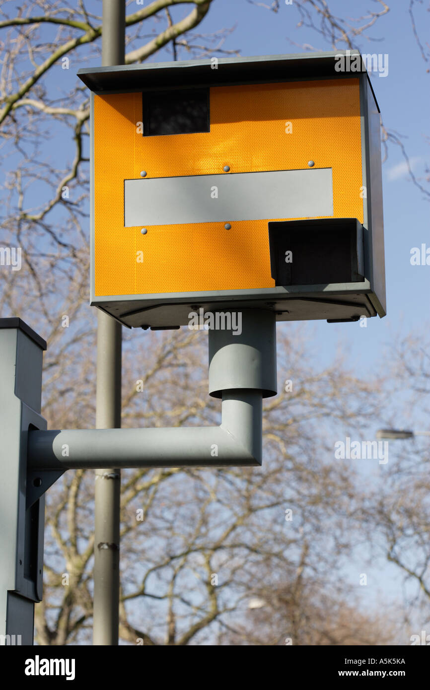 Fixed shutter speed camera hi-res stock photography and images - Alamy