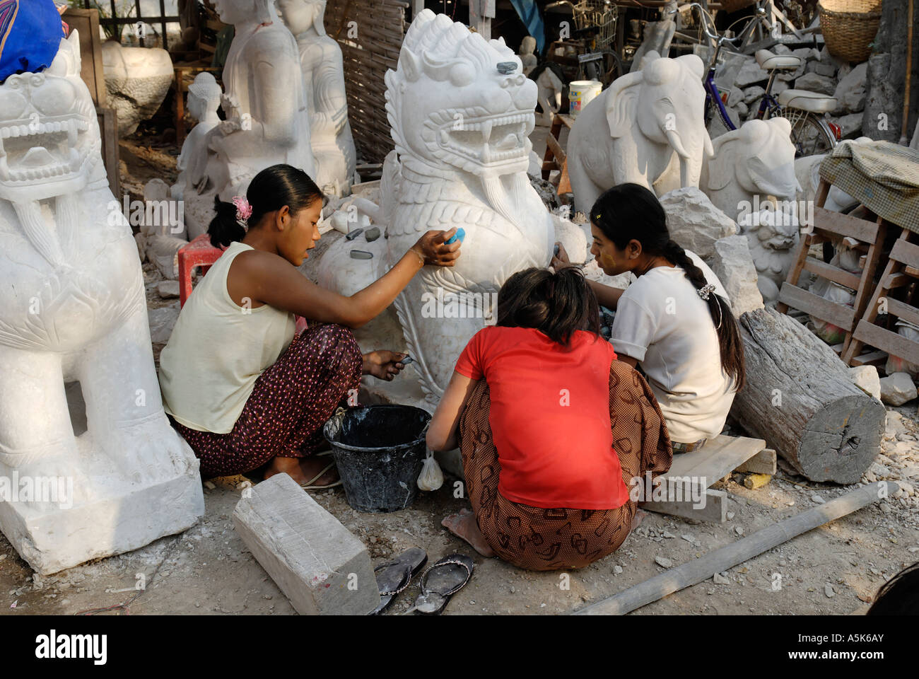 Production of marble statues, Mandalay, Myanmar Stock Photo - Alamy