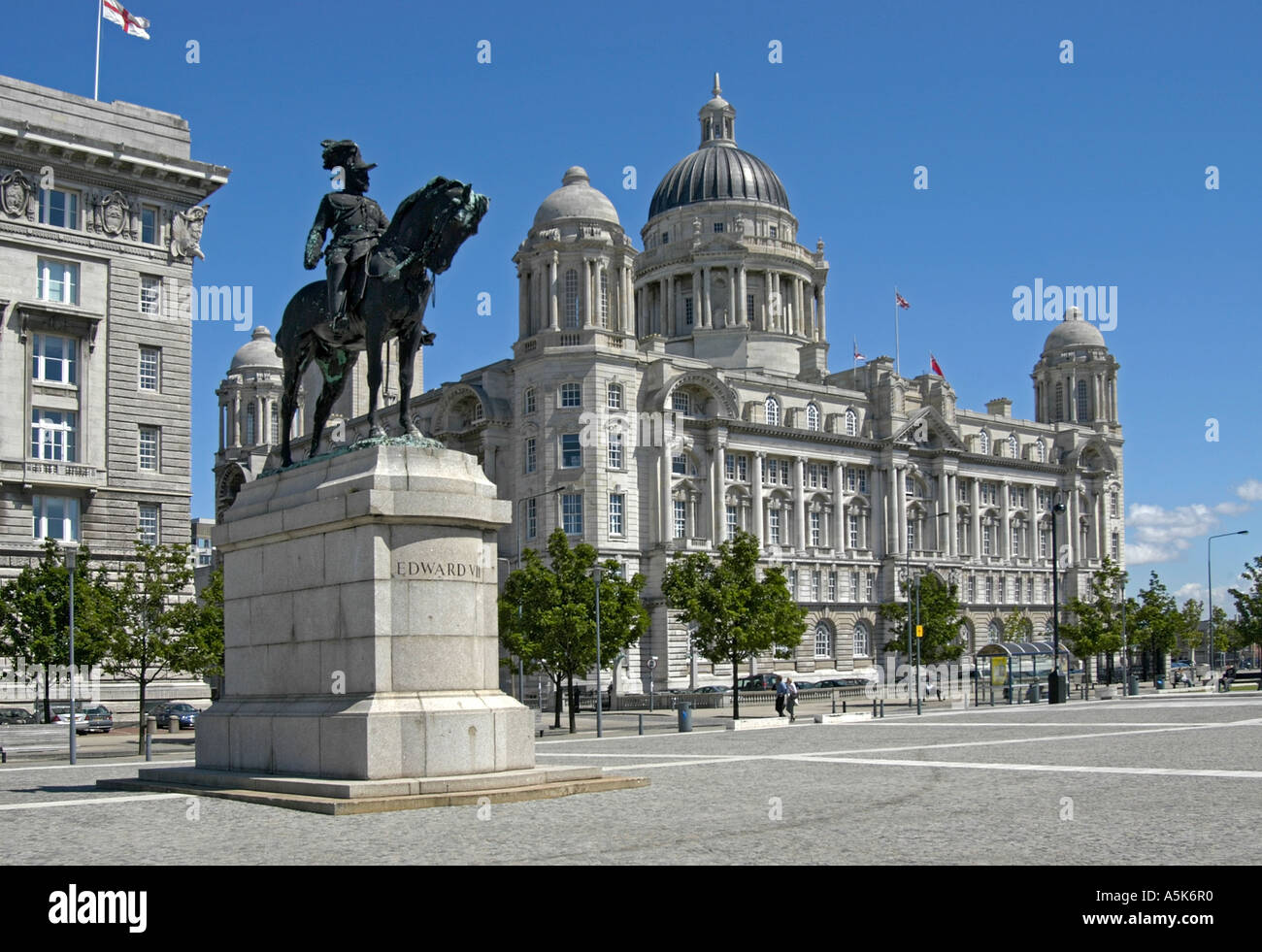Port of Liverpool building and Edward Seventh statue Merseyside Stock ...